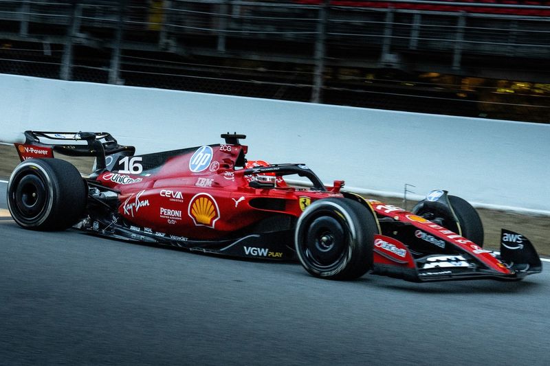 Le test Ferrari de Lewis Hamilton à Barcelone interrompu par un accident