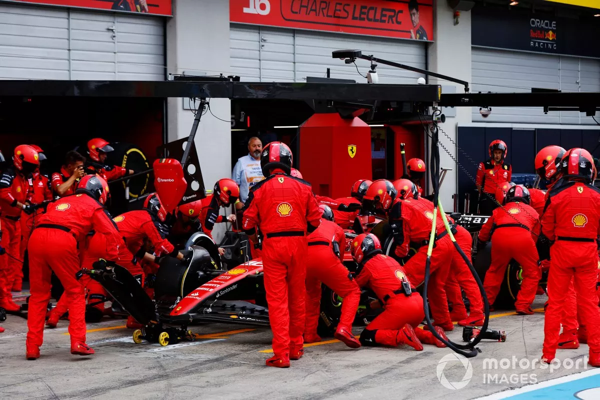 Video: Ferrari double-stack pit stop at Red Bull Ring in Spielberg ...