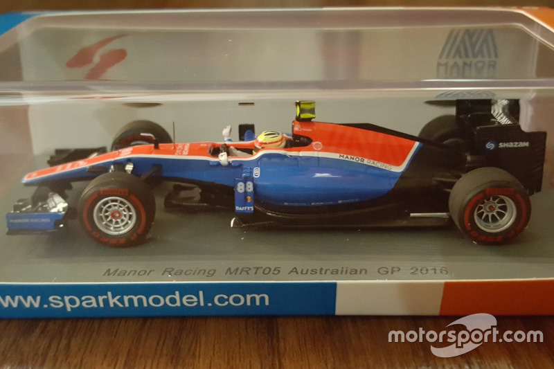 Review: Miniatur 1:43 Manor Racing MRT05 Rio Haryanto dari Spark Model