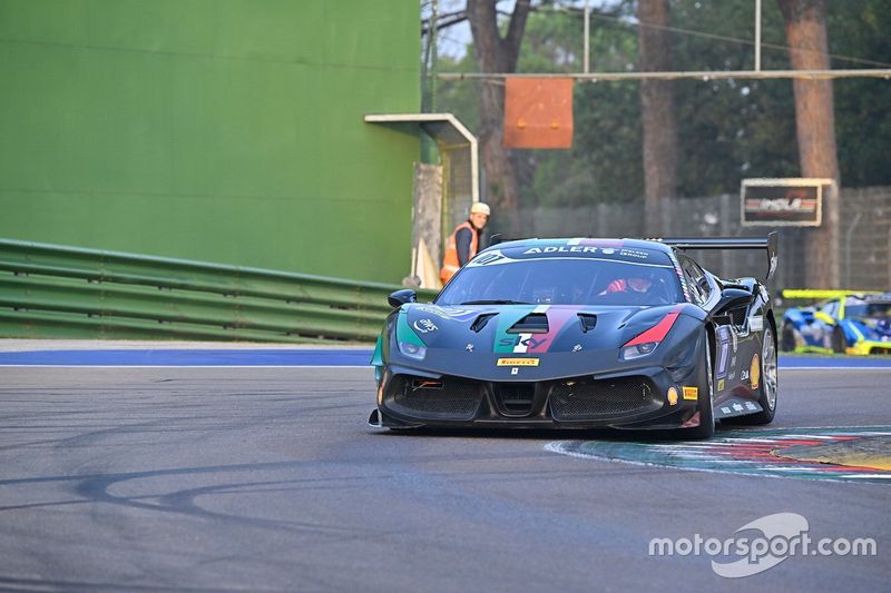 Photo Gallery Ferrari Challenge | The Friday brawl in Imola