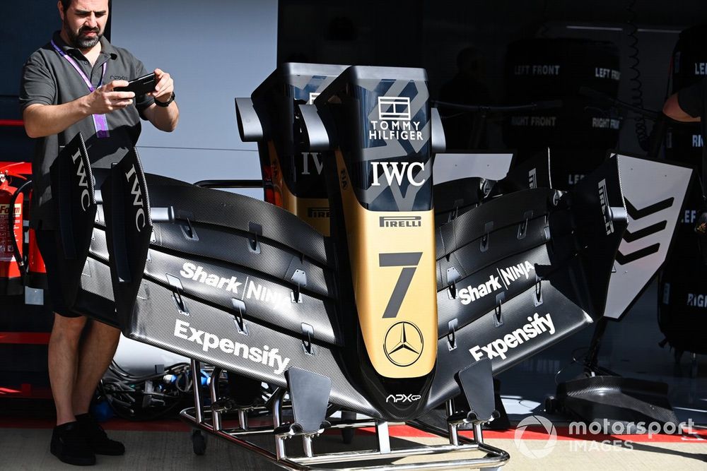 Perbedaan Mobil APXGP dengan Kendaraan F1 Sesungguhnya