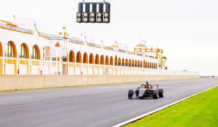 Fotos: el TC Racing de Courtois y Merhi ya ha completado sus primeros test