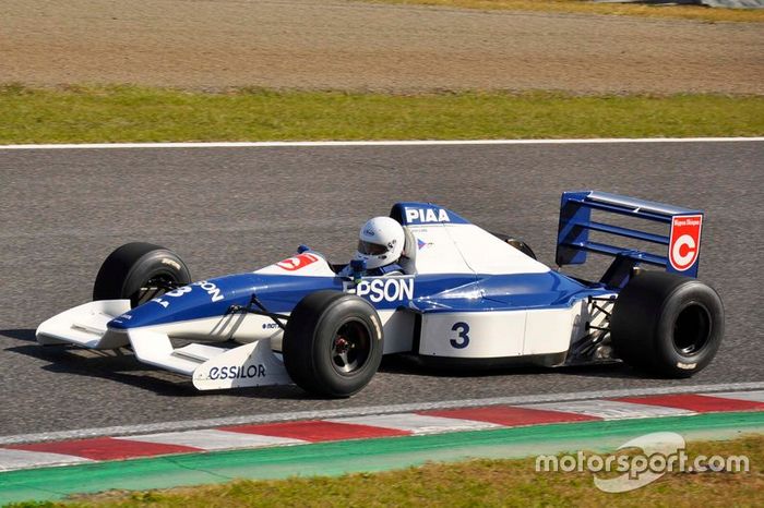 F1の歴史をガラリと変えた、奇抜なアイデア。ティレル019”ハイノーズ”誕生秘話