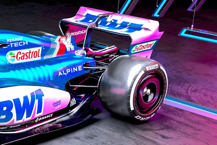 Las fotos del Alpine A522 de Alonso y Ocon en sus dos versiones