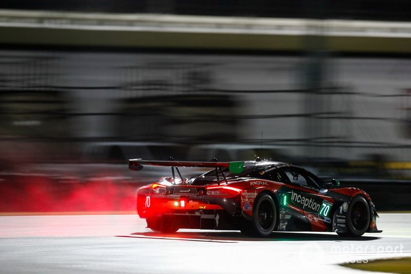 Fotogallery Daytona | Roar: cala il buio e arriva la pioggia