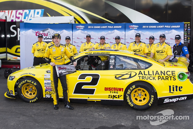 Brad Keselowski leads Team Penske sweep of front row at Phoenix