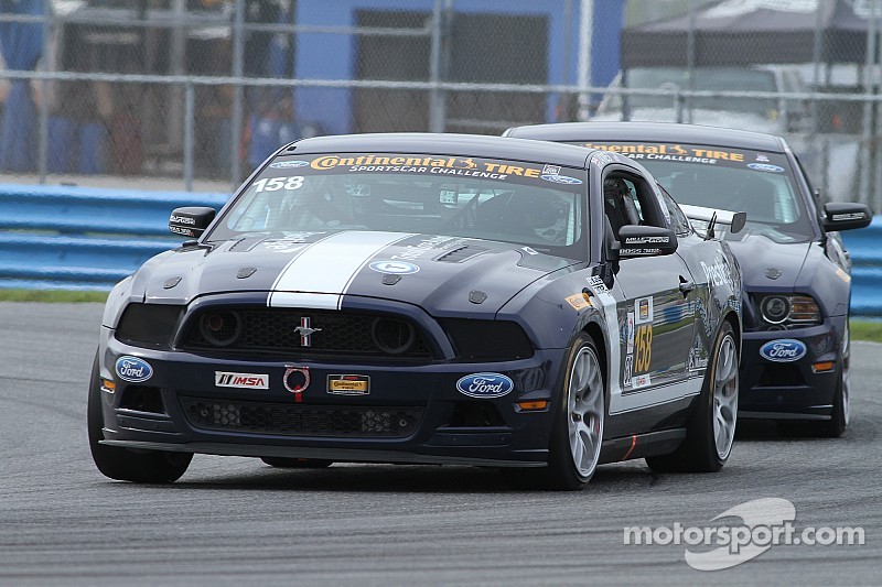Ford Mustangs roar in Daytona SCC practice