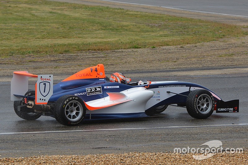 Valentin Moineault sacré Champion de France de Formule 4
