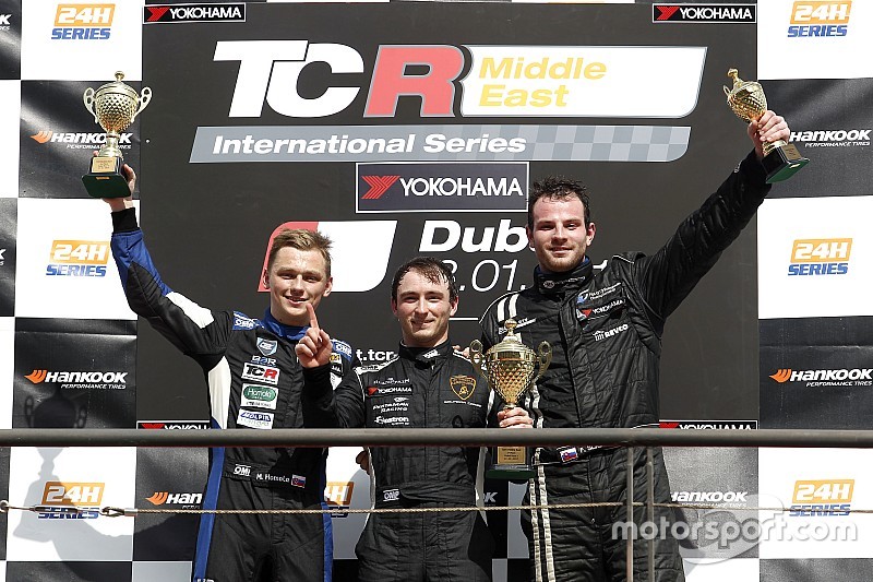 Un bel debutto con le VW Golf per Homola e Sládecka a Dubai