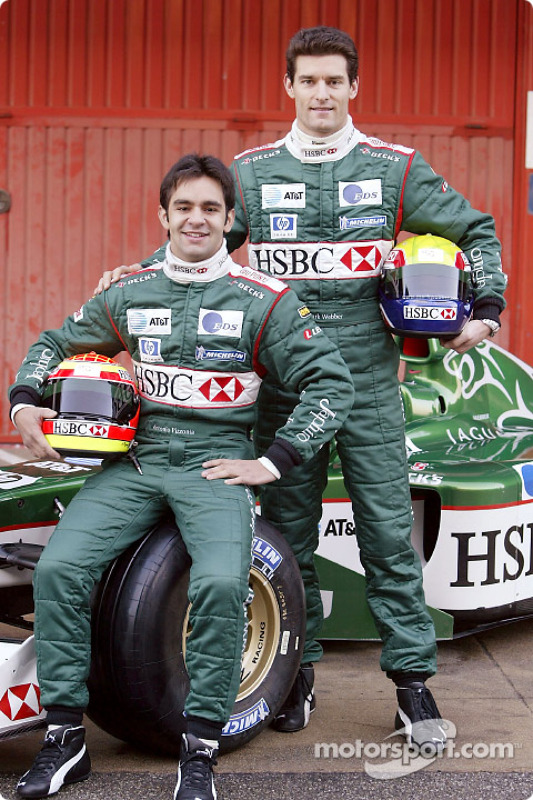 Mark Webber y Antonio Pizzonia posan con el nuevo Jaguar R4 at ...