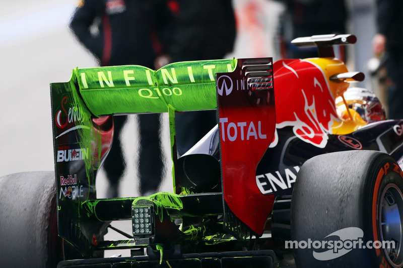 Sebastian Vettel, Red Bull Racing RB9 running flow-vis paint on the ...
